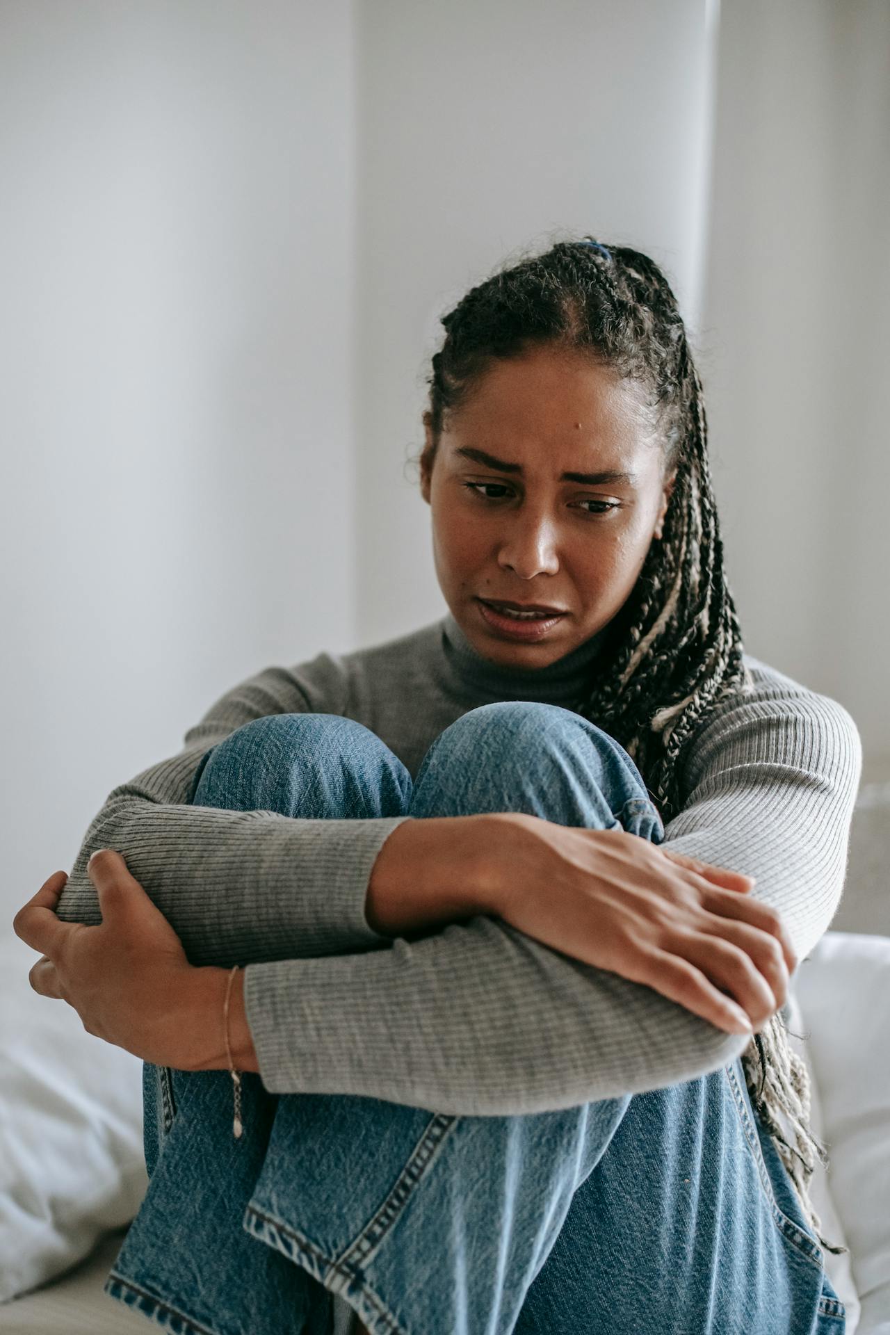 Relationship Red Flags: Signs It’s Time for a Change - Year To Bloom